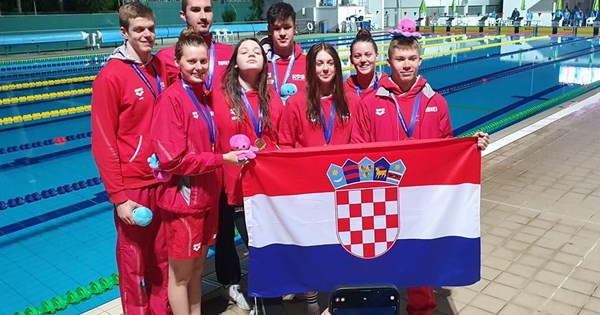 Talentirana i perspektivna Matea Iveković na Cipru osvojila dva zlata za Hrvatsku: Isplivala je ...