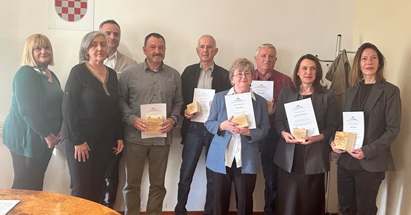 Svečano uručene nagrade 16. književnog natječaja „Turopoljska poculica ...