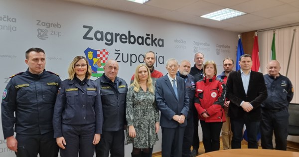 Civilna zaštita: Predstavnici operativnih snaga preuzeli ugovore u ...
