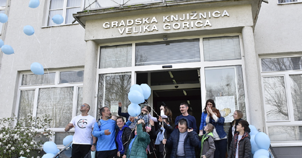 Plavi baloni nad velikogoričkim nebom: U Gradskoj knjižnici obilježili ...